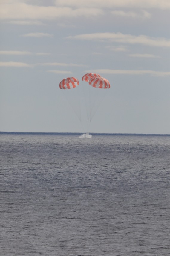 Splashdown Nasas Orion Returns To Earth After Historic Moon Mission